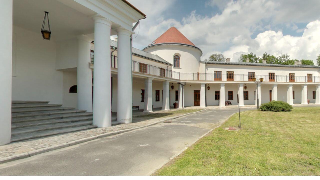 Zamek Kmitów Lesko | Zwiedzanie, kontakt, legendy